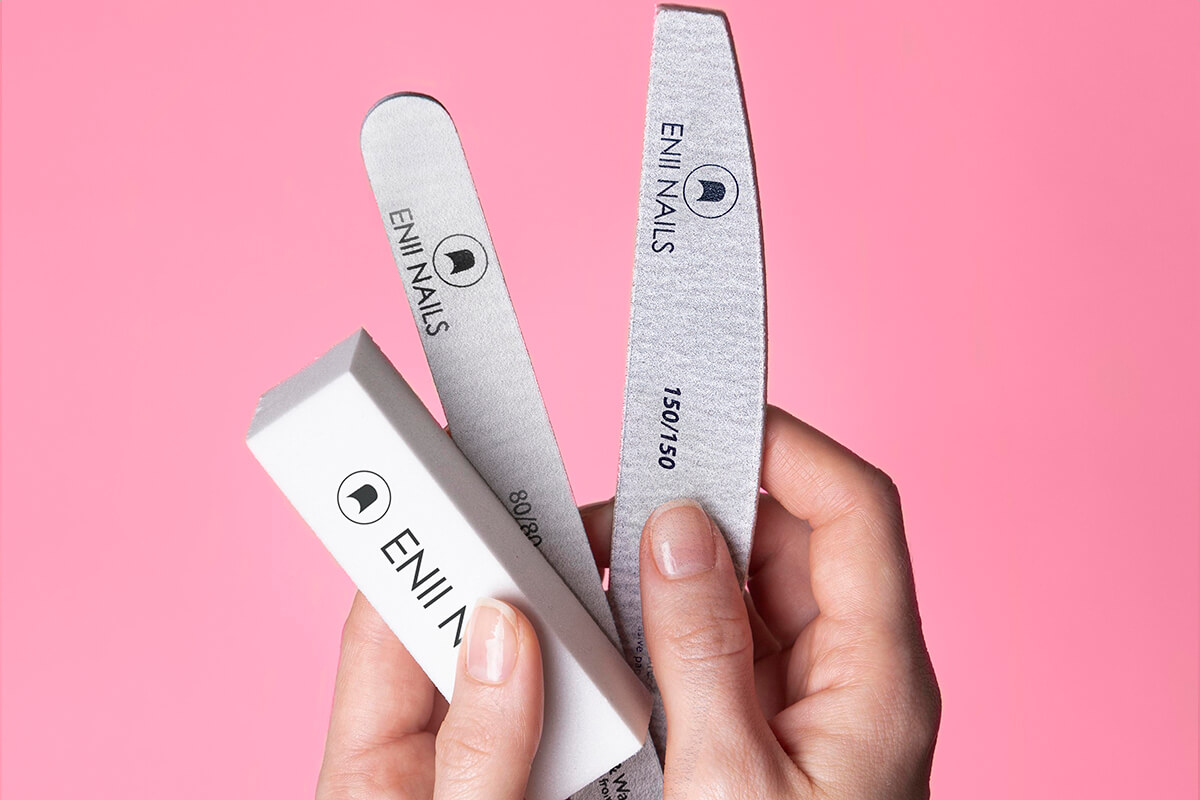 Jak pilovat nehty - průvodce pilováním nehtů | Enii-nails.cz